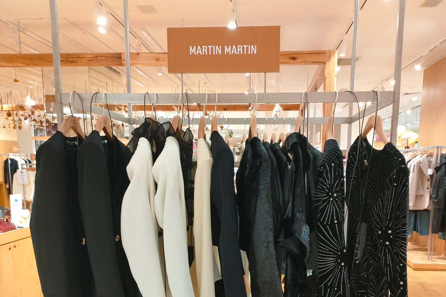 Les Distributeurs Martin Martin Paris | Martin Martin